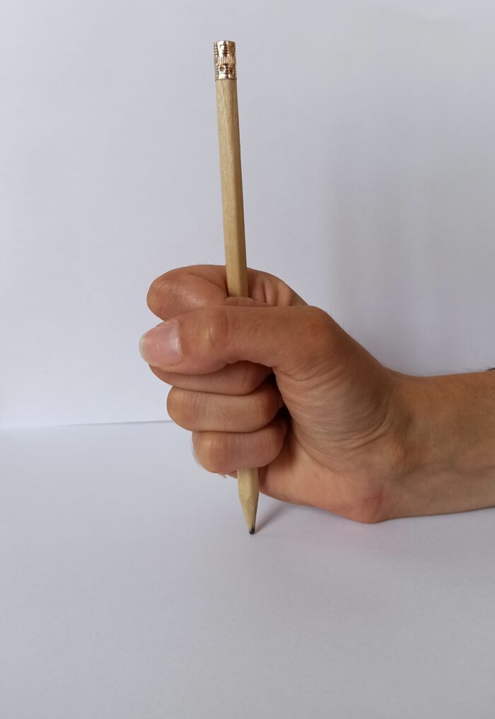 Motricité et apprentissage : L’évolution de la tenue de l’outil scripteur
